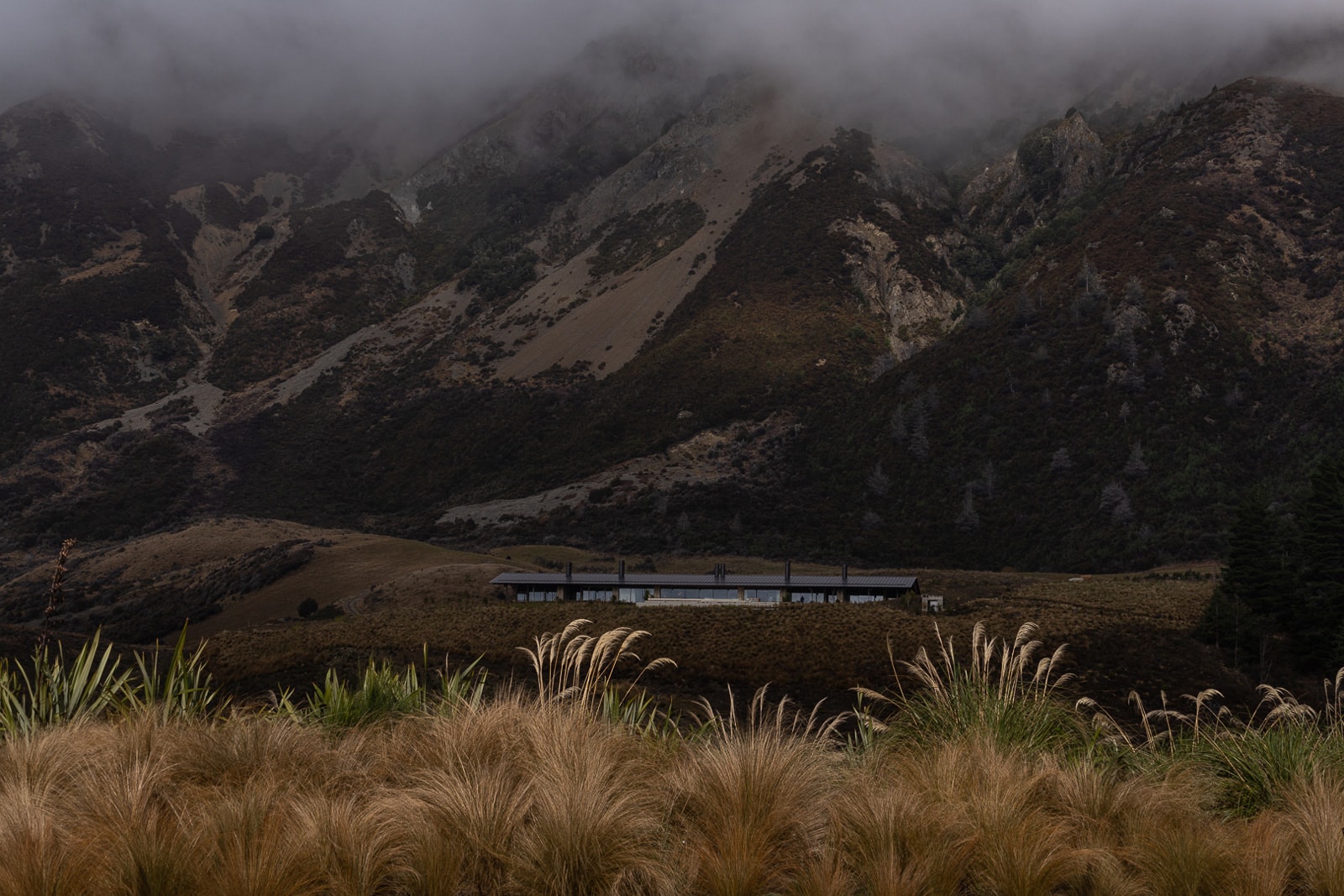 Flockhill Lodge by Warren and Mahoney Architects | QuadroDesign